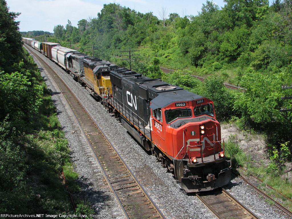 CN 5663 east at Mile 5.8 Strathroy Sub